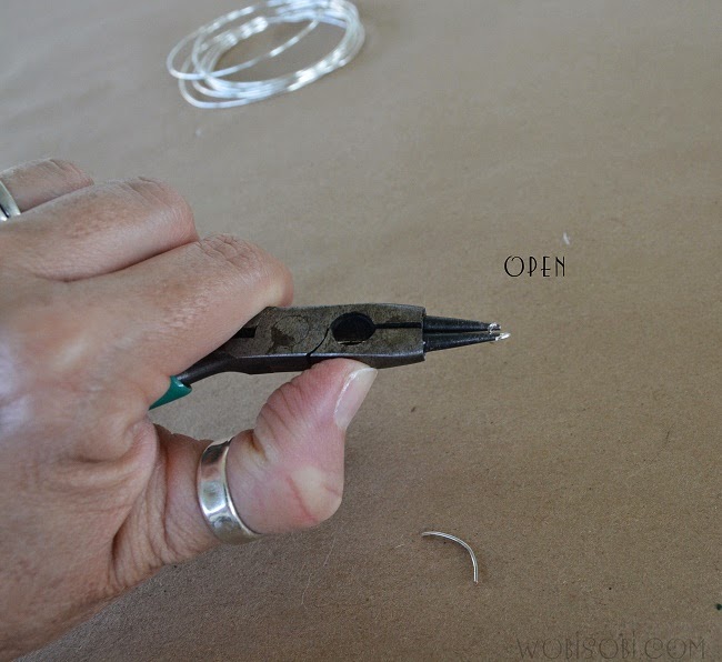 WobiSobi: Expandable Wire Bangle With Charm, DIY