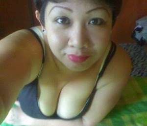 Tante Oneng Pakai Jilbab Pamer Toket Gede Semok Menggoda - Dunia Tante dan ABG