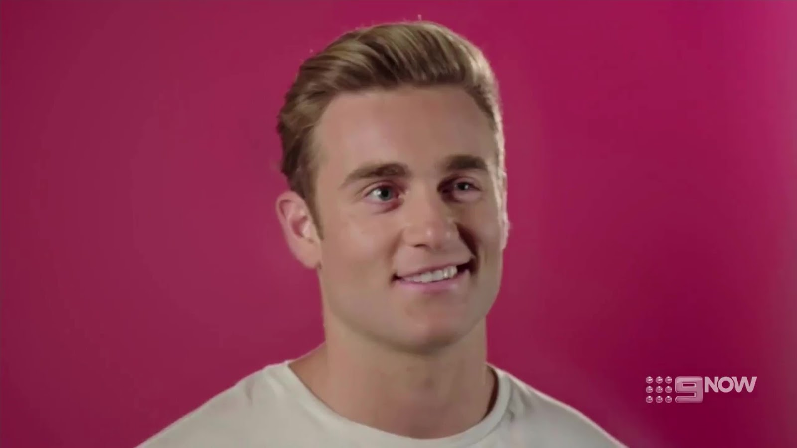 ausCAPS: Josh Moss shirtless in Love Island Australia 1-01 "Episode 1"