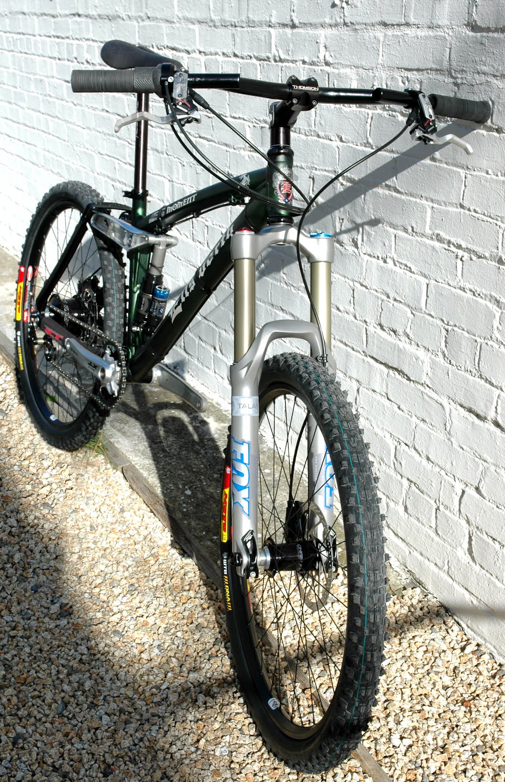 The Monkey Lab: Rohloff-Equipped Ellsworth Moment Trail Bike