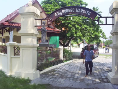 HADROH SYAUQURROSUL: LOKASI MAKAM RADEN NGABEHI RONGGO WARSITO