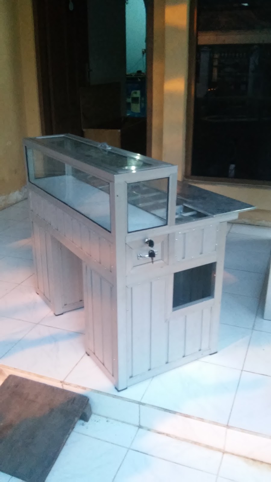 "LARIS" PRODUK ALUMUNIUM KACA SURABAYA : ROMBONG MOTOR SURABAYA