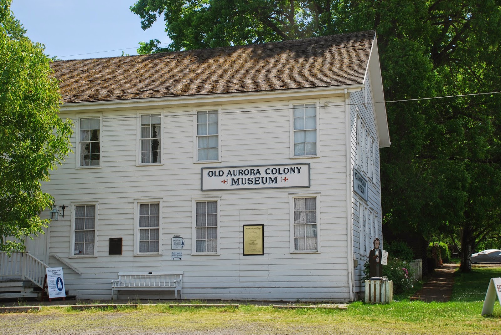 Everything Oregon (and Beyond): The Aurora Colony