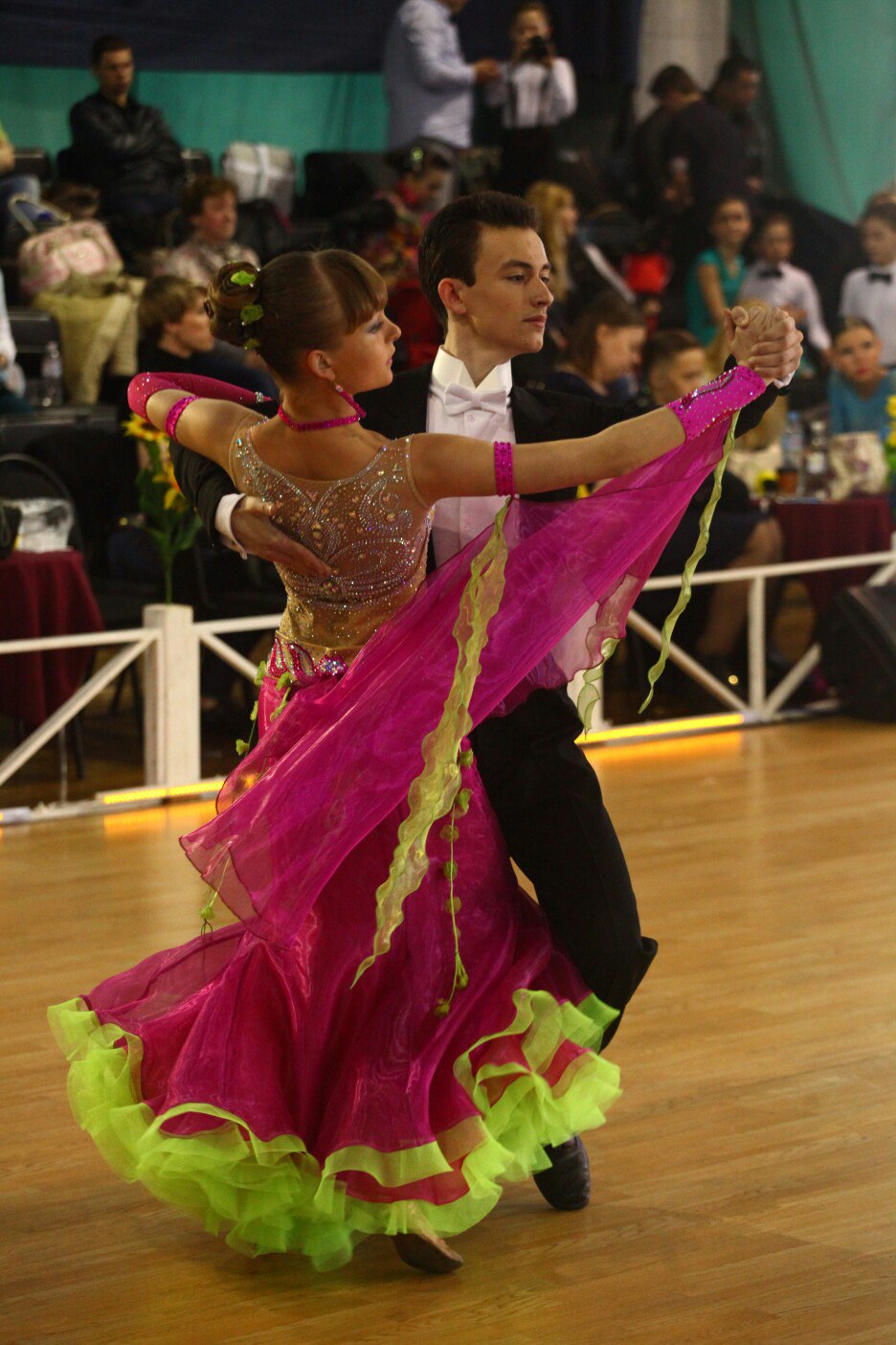 Pretty dancer: Хрустальный стандарт с двумя юбочками