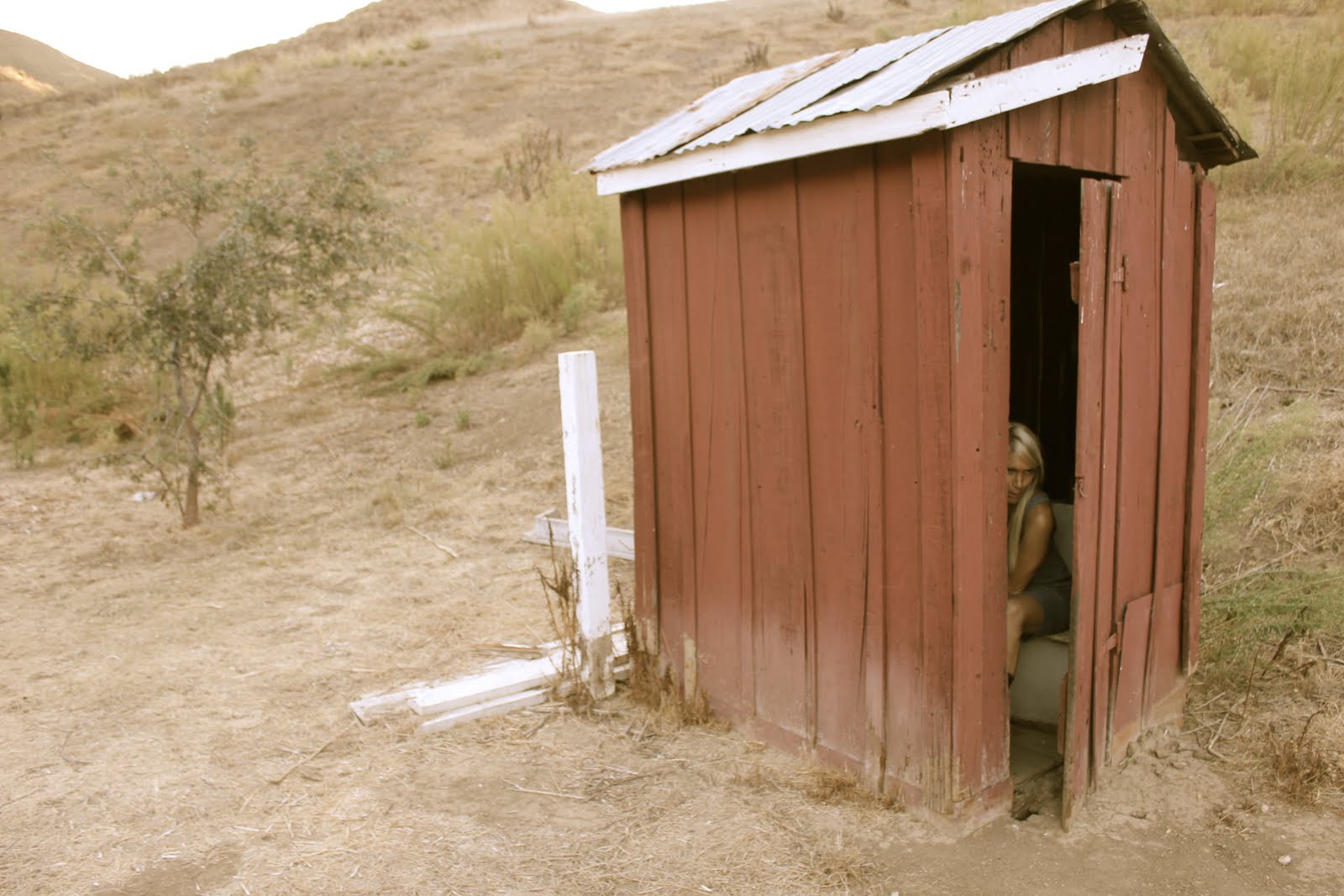 CreepingElm: steps you take when you come across a haunted outhouse