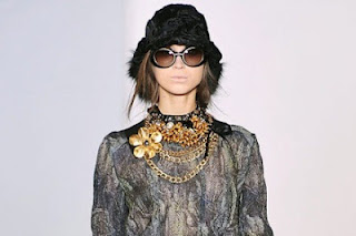 identi chiC* ! ! !: collar