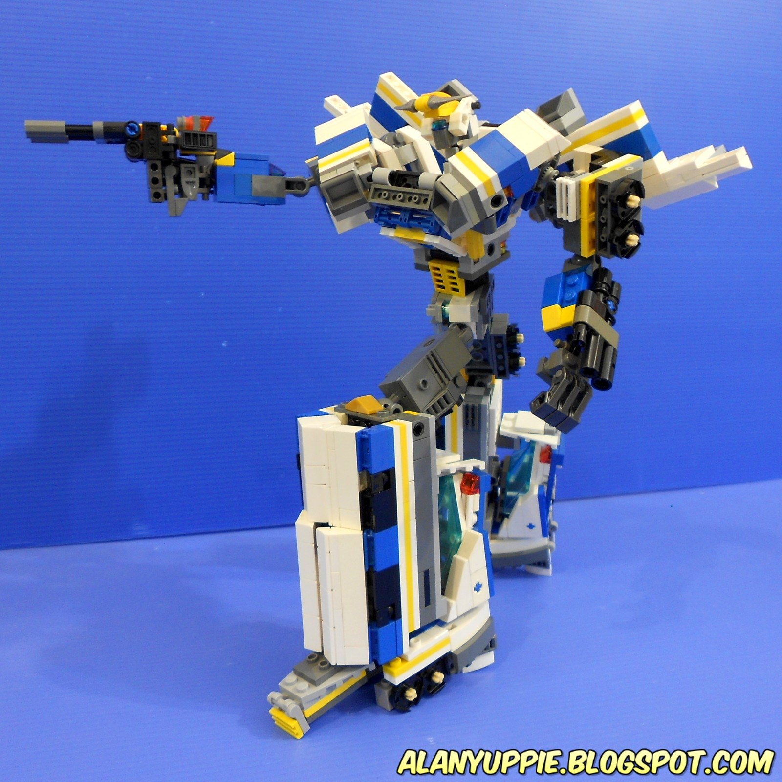 Alanyuppie's LEGO Transformers: LEGO Triple Changer Railrazor Part 2 of ...