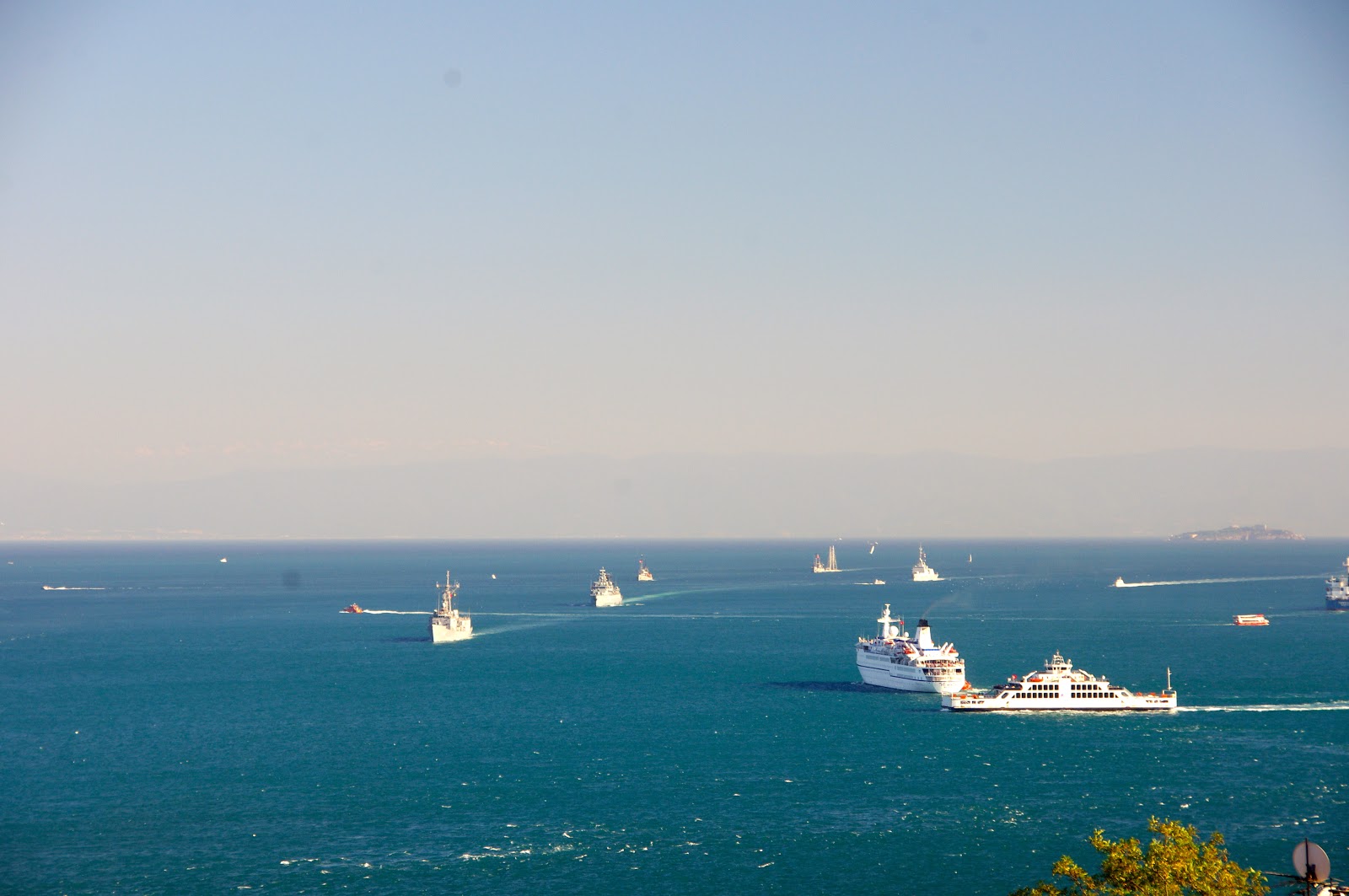 WARSHIPS ON THE BOSPHORUS: F495 TCG-GEDIZ OLIVER HAZARD PERRY CLASS FRIGATE