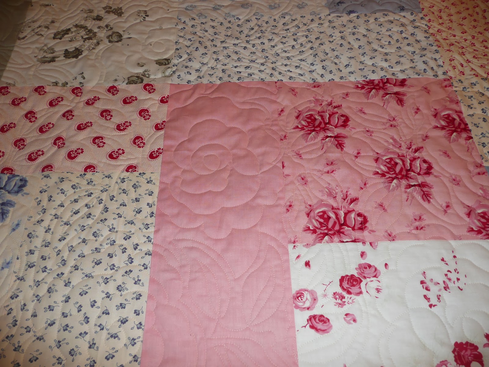 Acorn Ridge Quilting: Sarah's Turning Twenty Cabbage and Roses Quilt