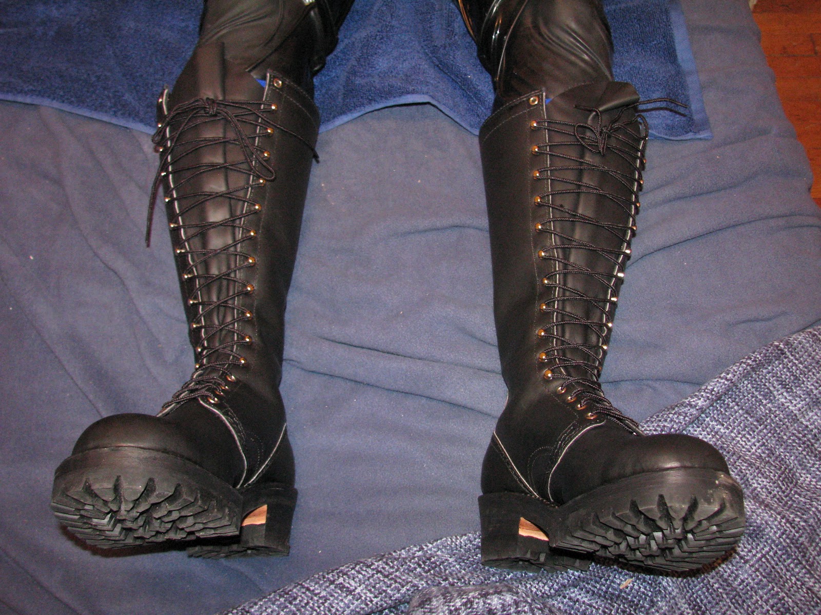 The Bondage Boss: February 2012