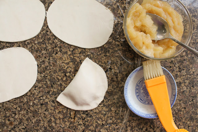 Food Lust People Love: Chaussons aux Pommes