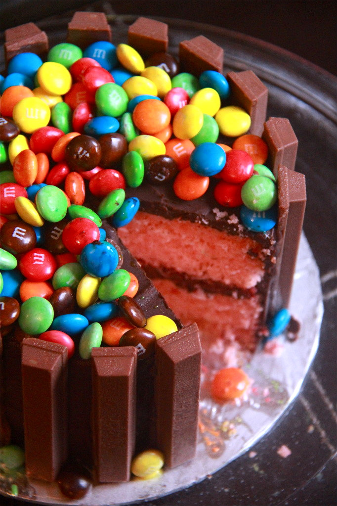 Crumbs and Cookies: kit kat cake.