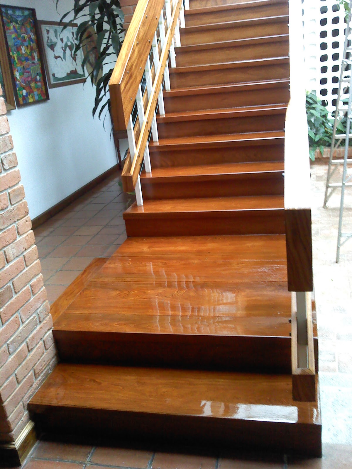 Pisos de Madera en Guatemala (Hermenejildo Donis e Hijos): Gradas