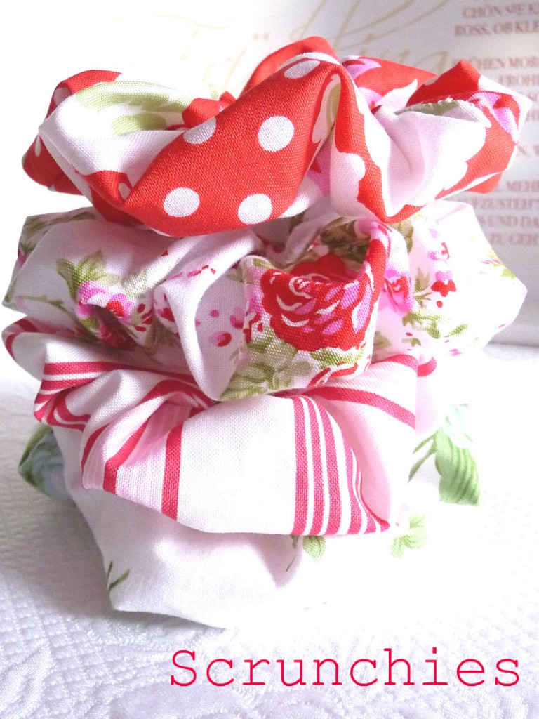 Duni's Studio: Fabric Scrap Scrunchies