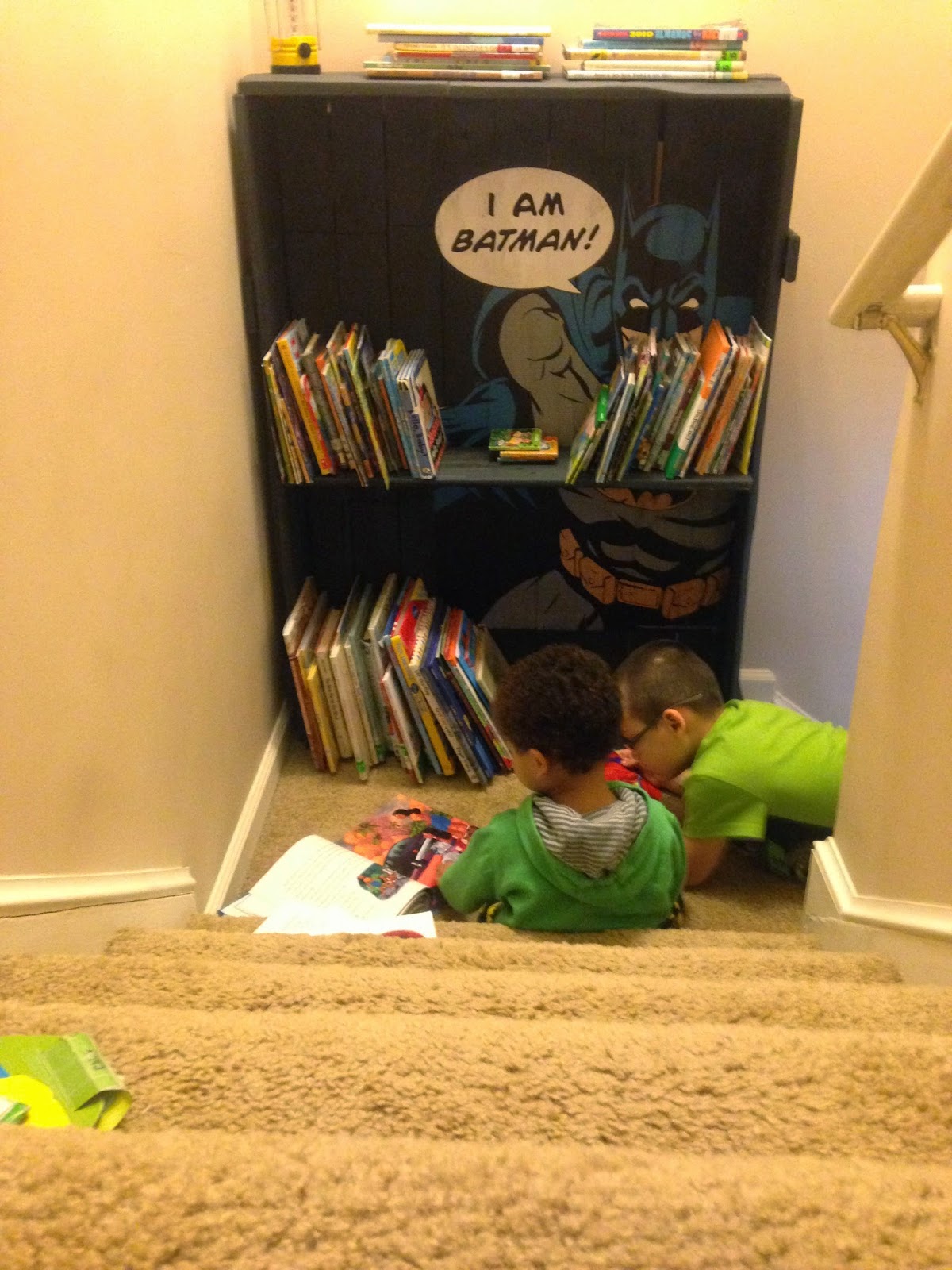 Grace Lucky's DIY: Pallet board book case