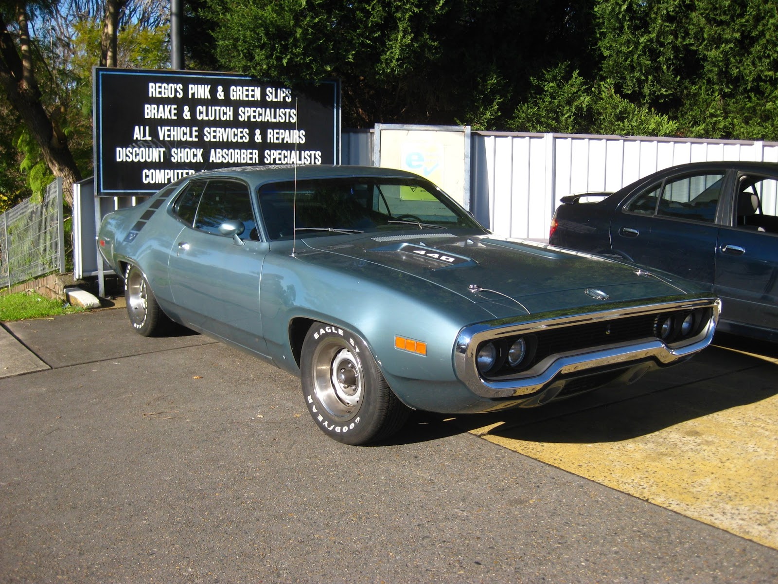 Aussie Old Parked Cars: 1972 Plymouth Road Runner 440