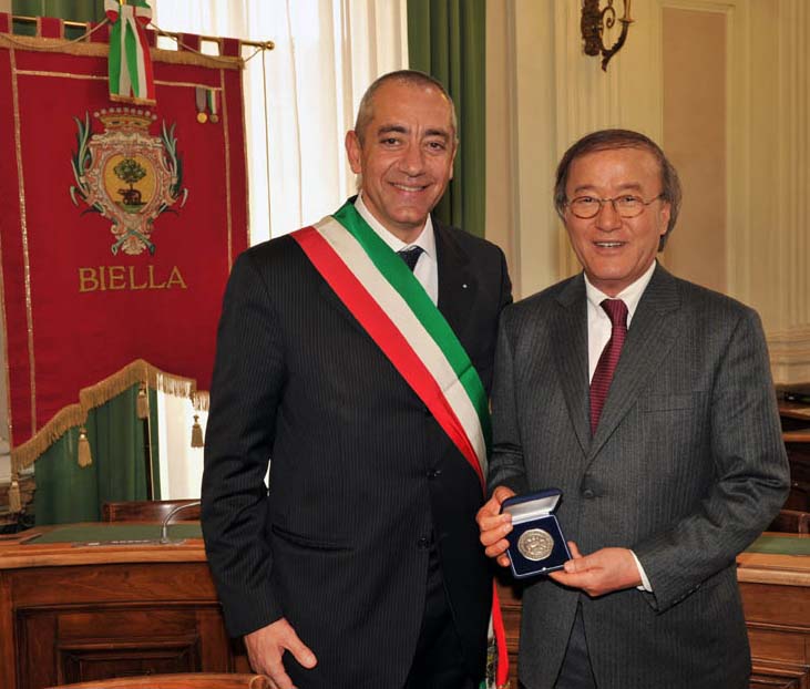 Chucknock: Gene Yoon , Chairman & CEO of Fila Korea Ltd. / GLBH ...