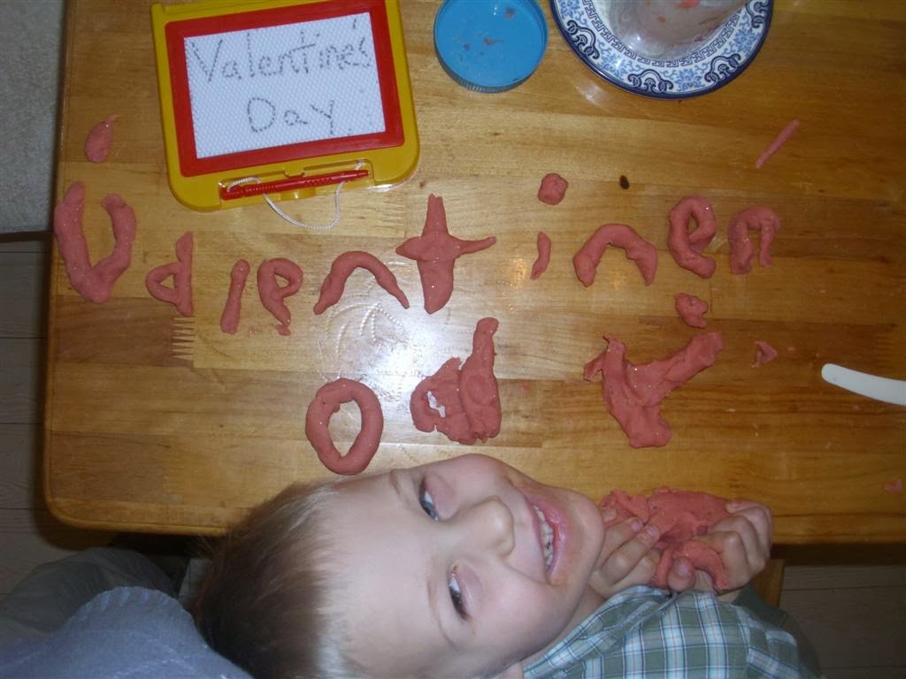 The Do-It-Yourself Mom: Sweetest Holiday Preschool Activity: Play Dough ...
