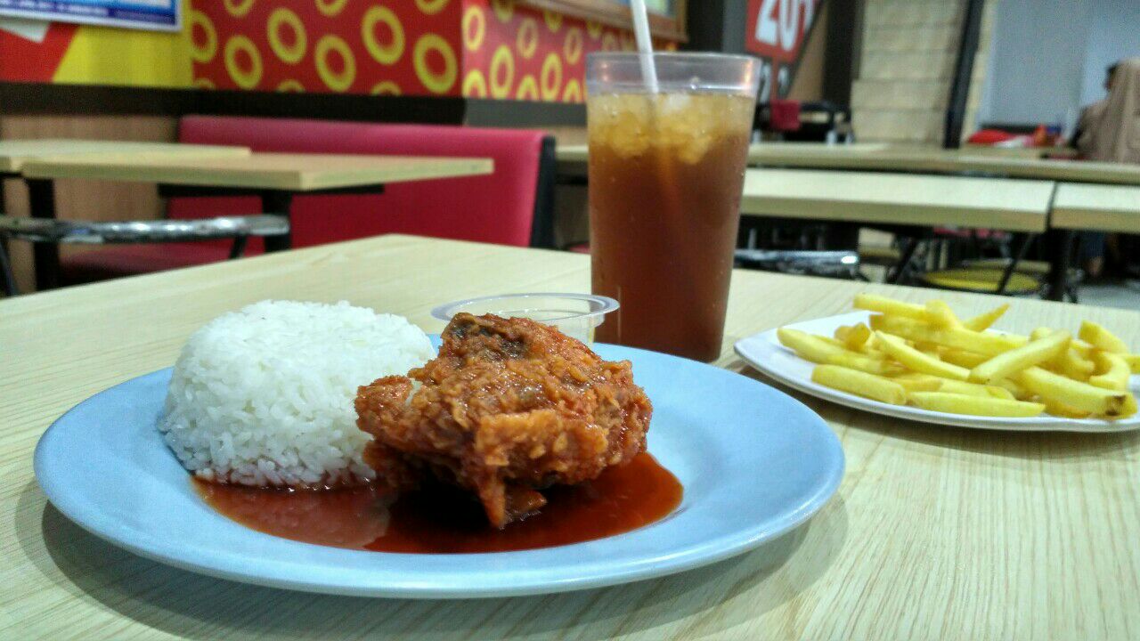 Penasaran dengan Rasa Rocket Chicken Comal