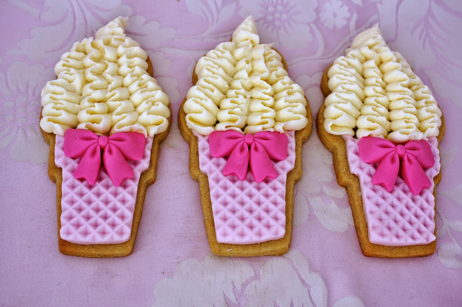 Adventures in Sugarland: Raspberry Ripple Ice Cream Cookies