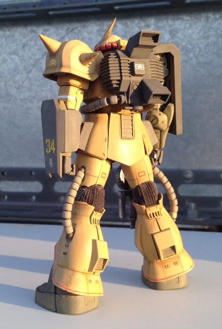 Custom Build: "RG" 1/144 Desert Type Zaku