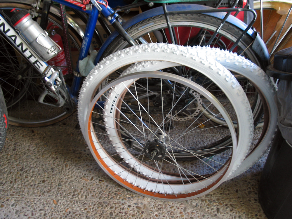 Bicicletas acabadas a mano. A tu gusto, o al mío. Customización, fixies ...