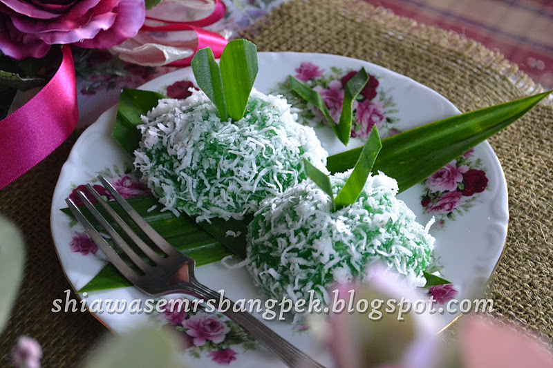 :: ShiawaseMrsBangpek::: Bronok (Kuih Sagu)