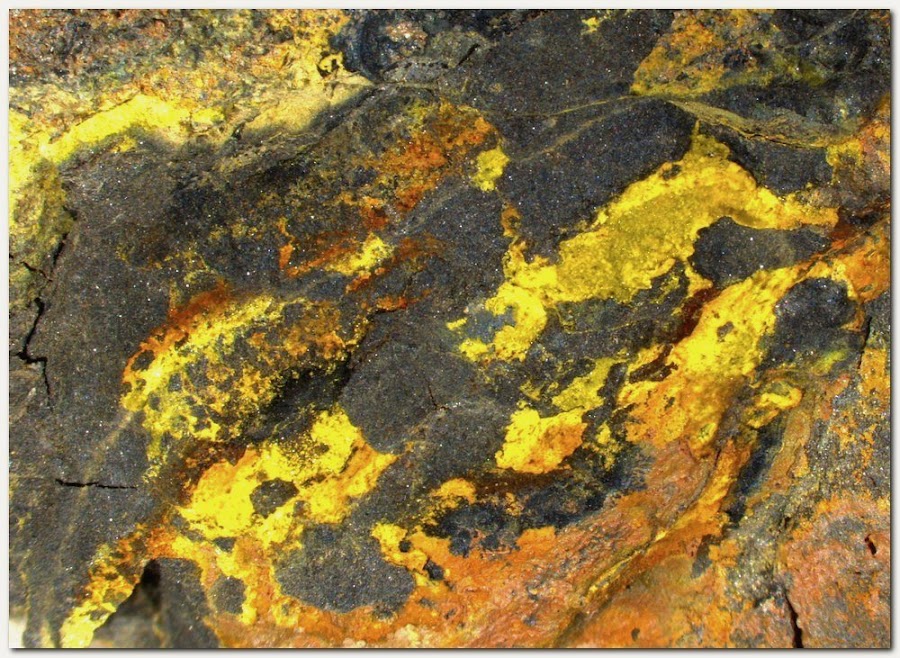 MTI Blog Taxa: URANINITE Uraninita