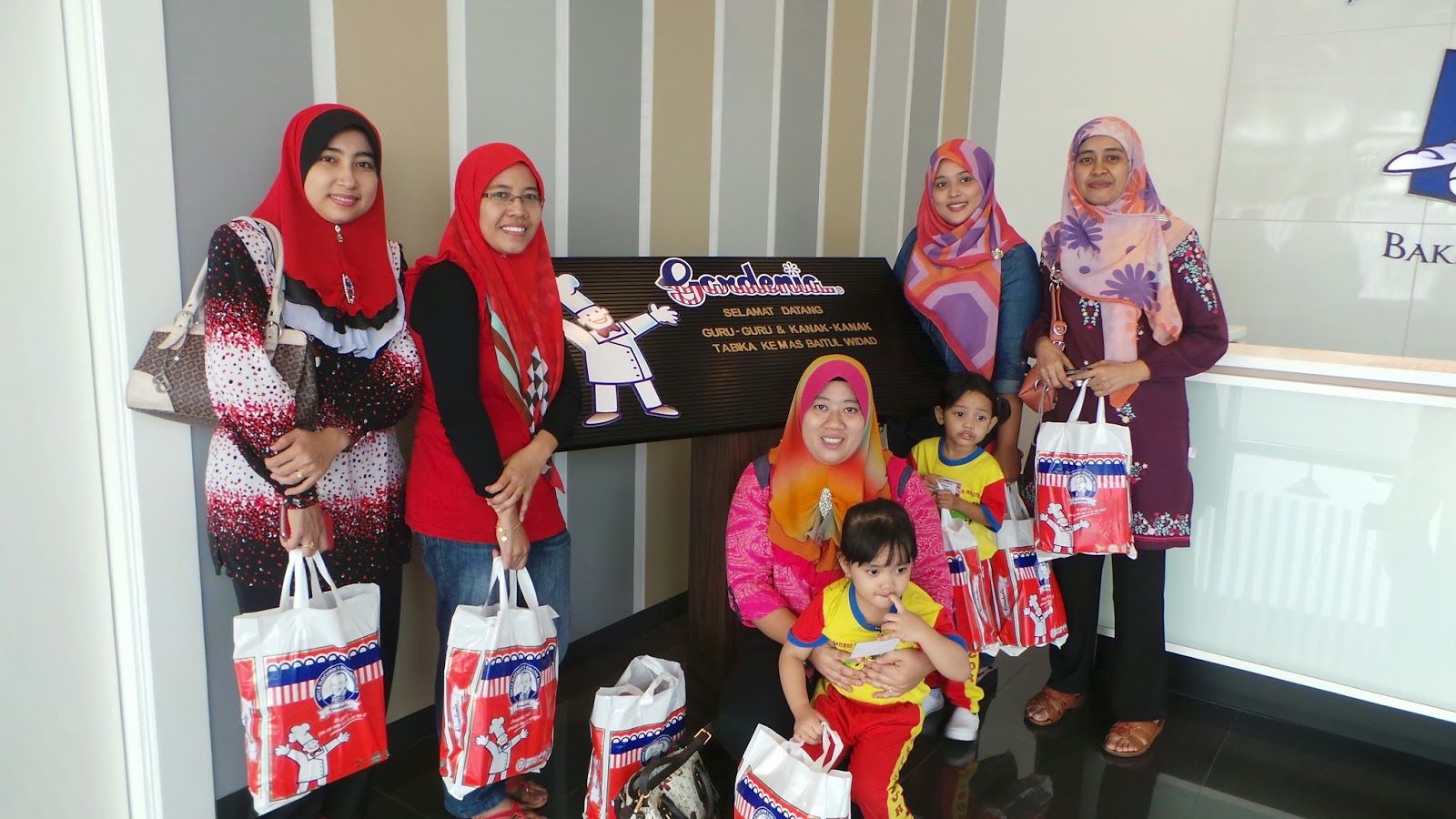 Alia umaira: Kilang Roti Gardenia, Kilang Cookies Beryl 's dan Farm In ...