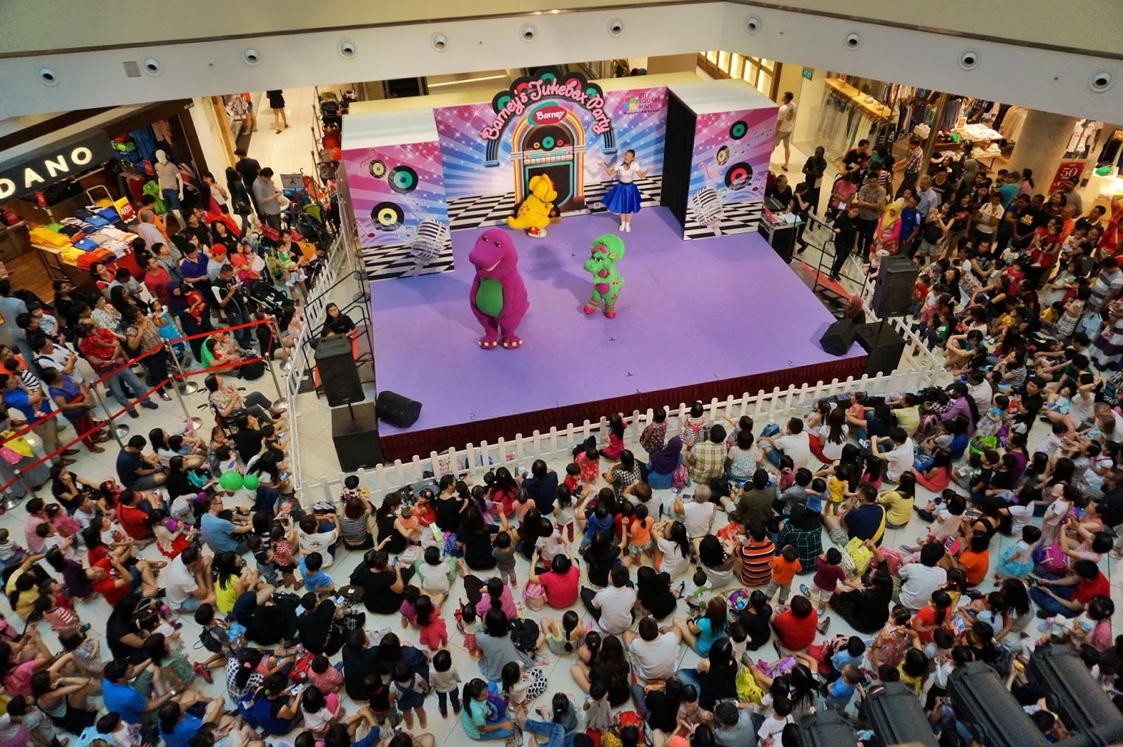 Barney’s Jukebox Party ‘Live’ On Stage & Cookie Art Session