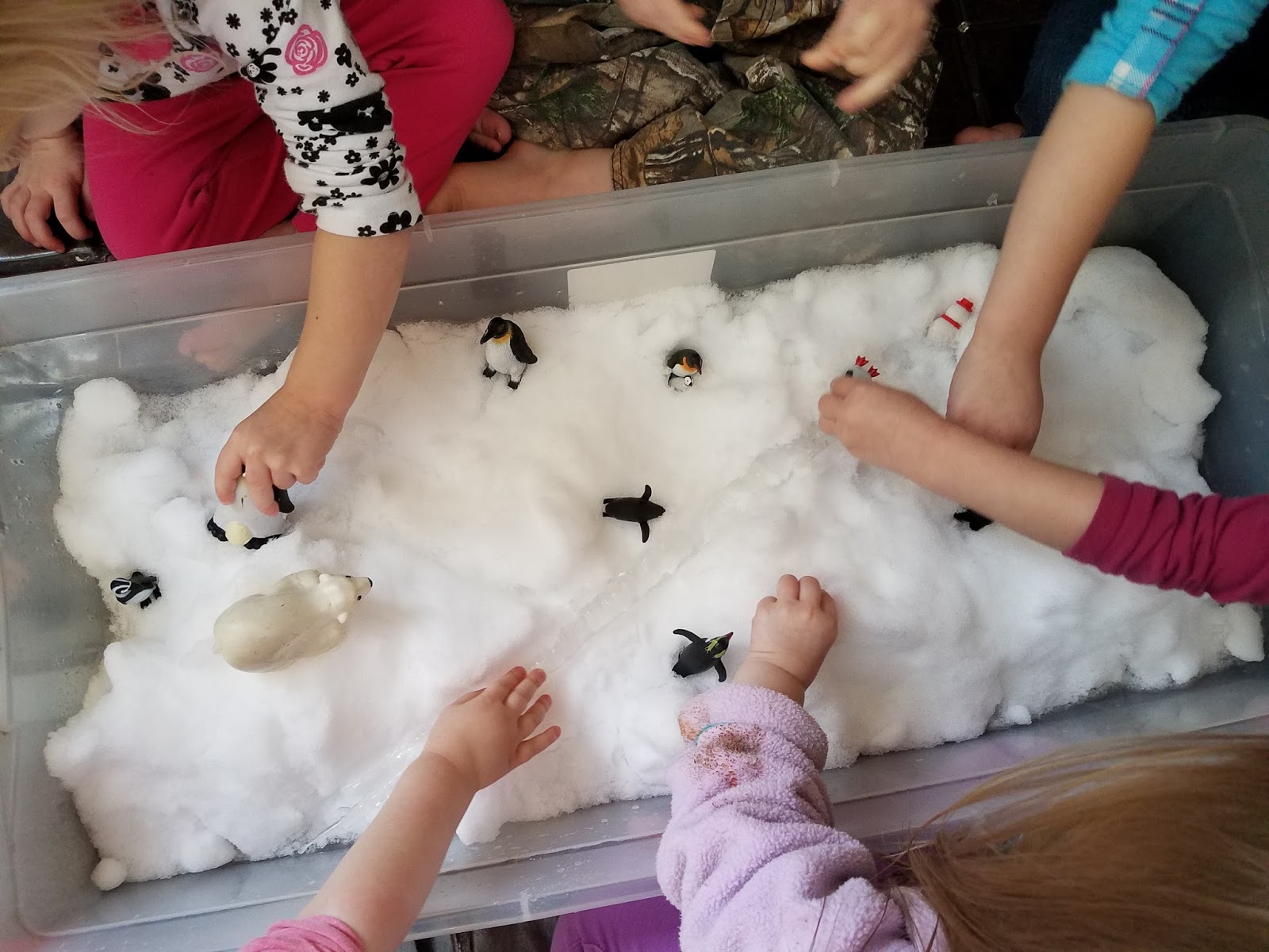 Kidspert: Snow and Ice Sensory Bin
