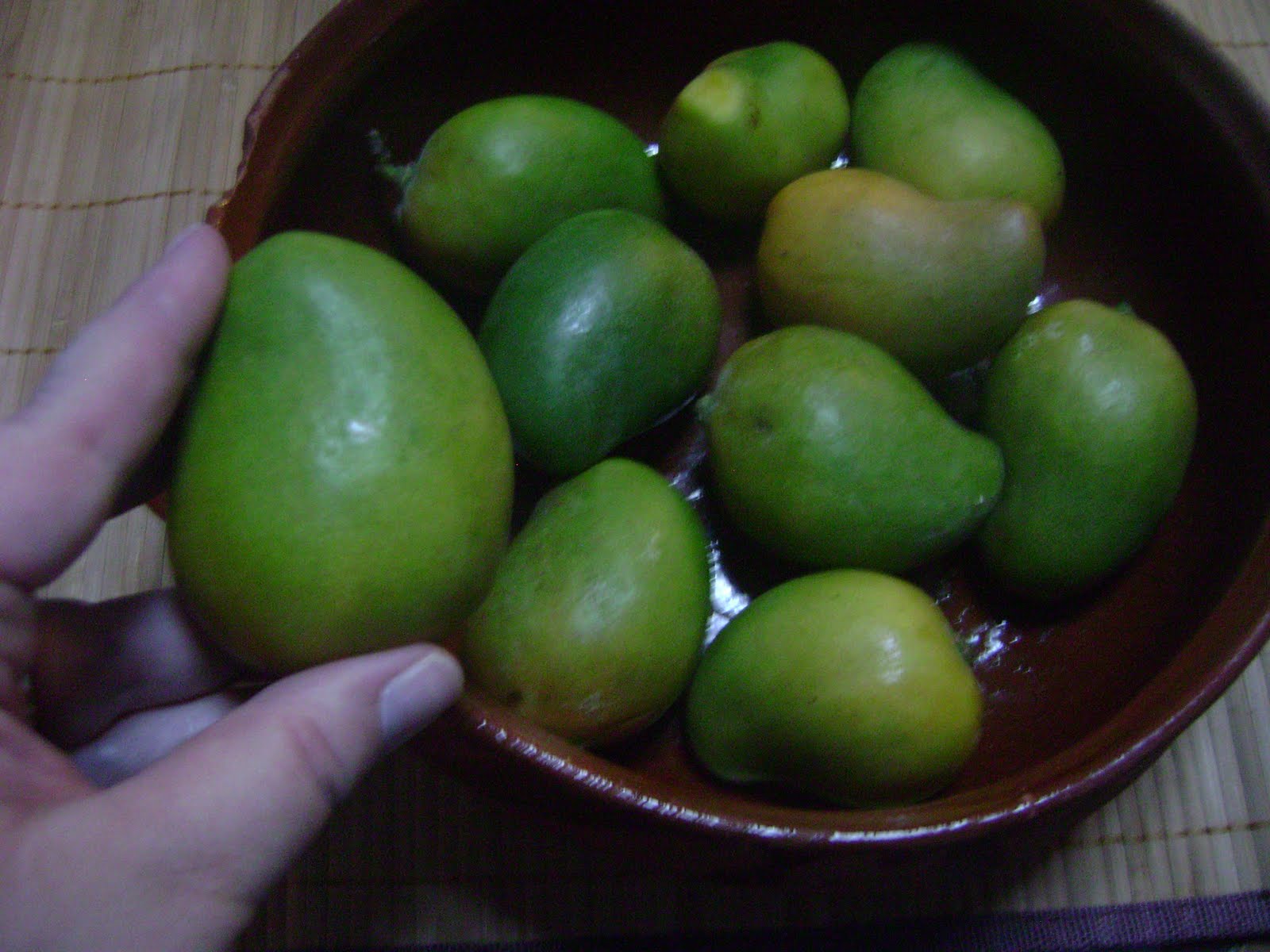How to Peel & Slice a Mango - La Cocina de Leslie