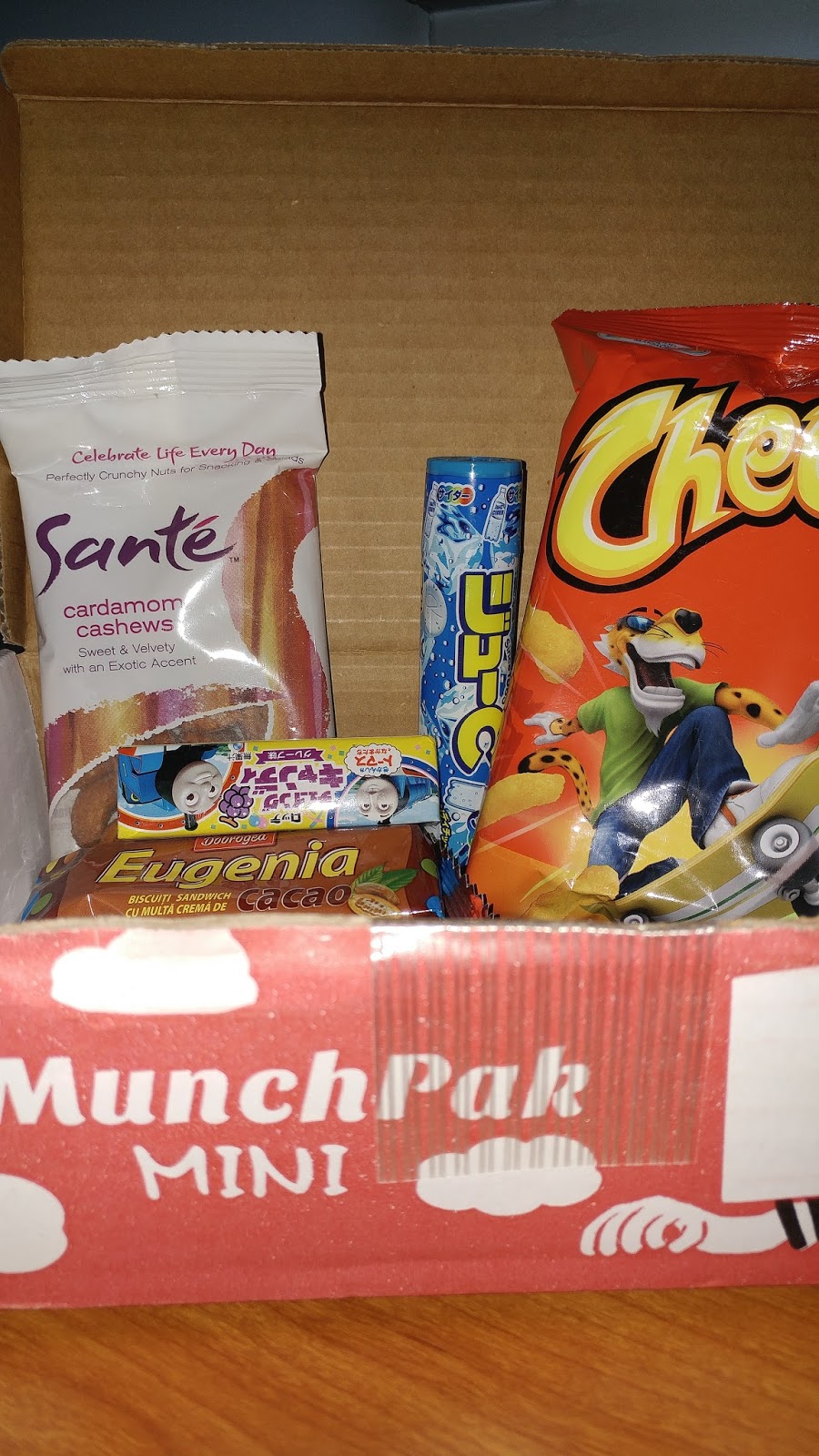 Hooked On Subscriptions: MunchPak Mini September 2016 Unboxing.