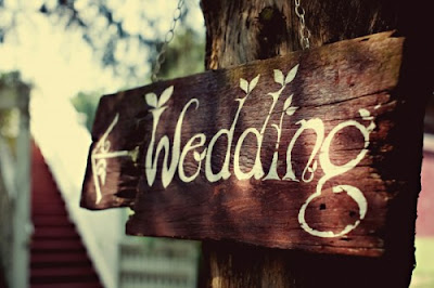 Rustic Country Wedding Ideas: Barnboard Wedding signs