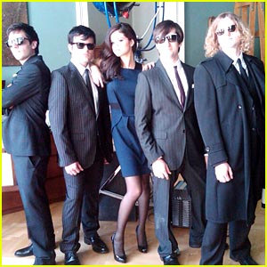 Selenators: Selena Gomez split from her Band "The Scene"!!