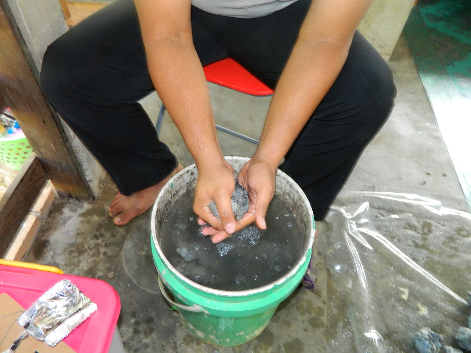 Sekitar Dunia Anak : Buat Mainan Dari Bubur Kertas Nyooook:D