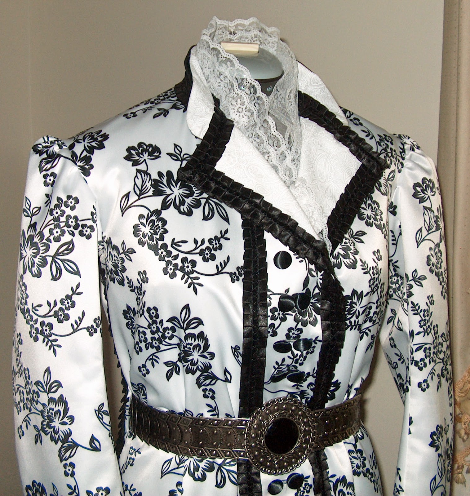 The Perfect Touch: Historical Sew Fortnightly Challenge #9 Black and ...