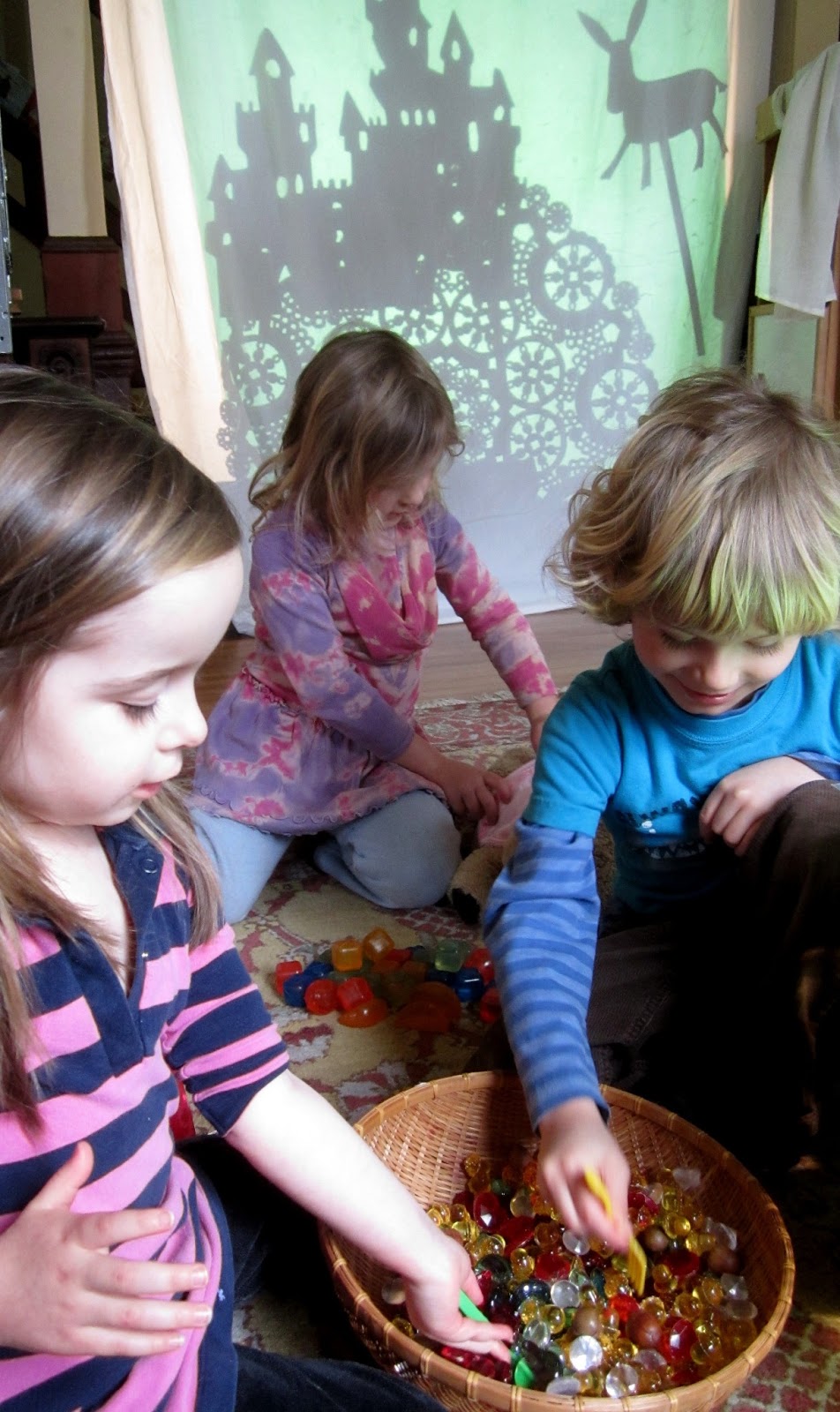 art and soul preschool: Shadow Puppets and Overhead Projector Excitement!