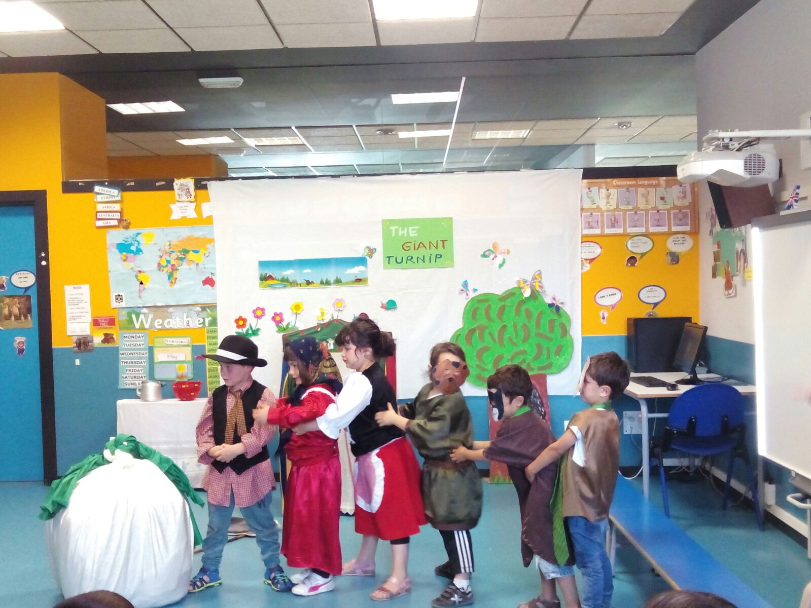 Zaldupe English Blog: "THE GIANT TURNIP" : SCHOOL PLAY , HH5 (NEREA´S KIDS)