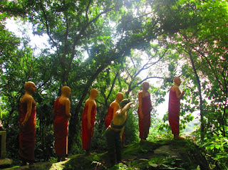 Budget Travelling: Ambulgama Temple - Sri Lanka