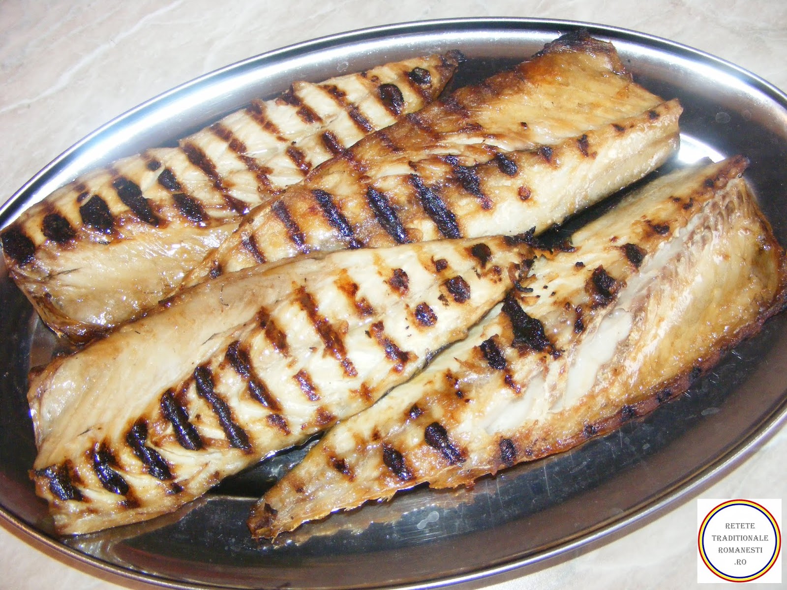 Peste la gratar cu mujdei si mamaliguta reteta ...