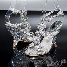 MACAM-MACAM SEPATU HAK TINGGI: Sepatu Kaca Cantik