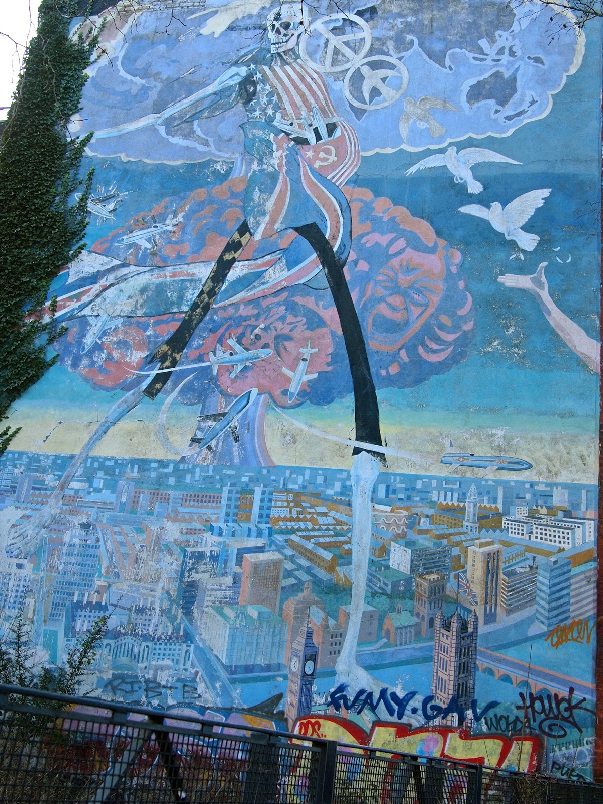 micro-groove: The destruction of the Battersea Bridge Road mural and ...