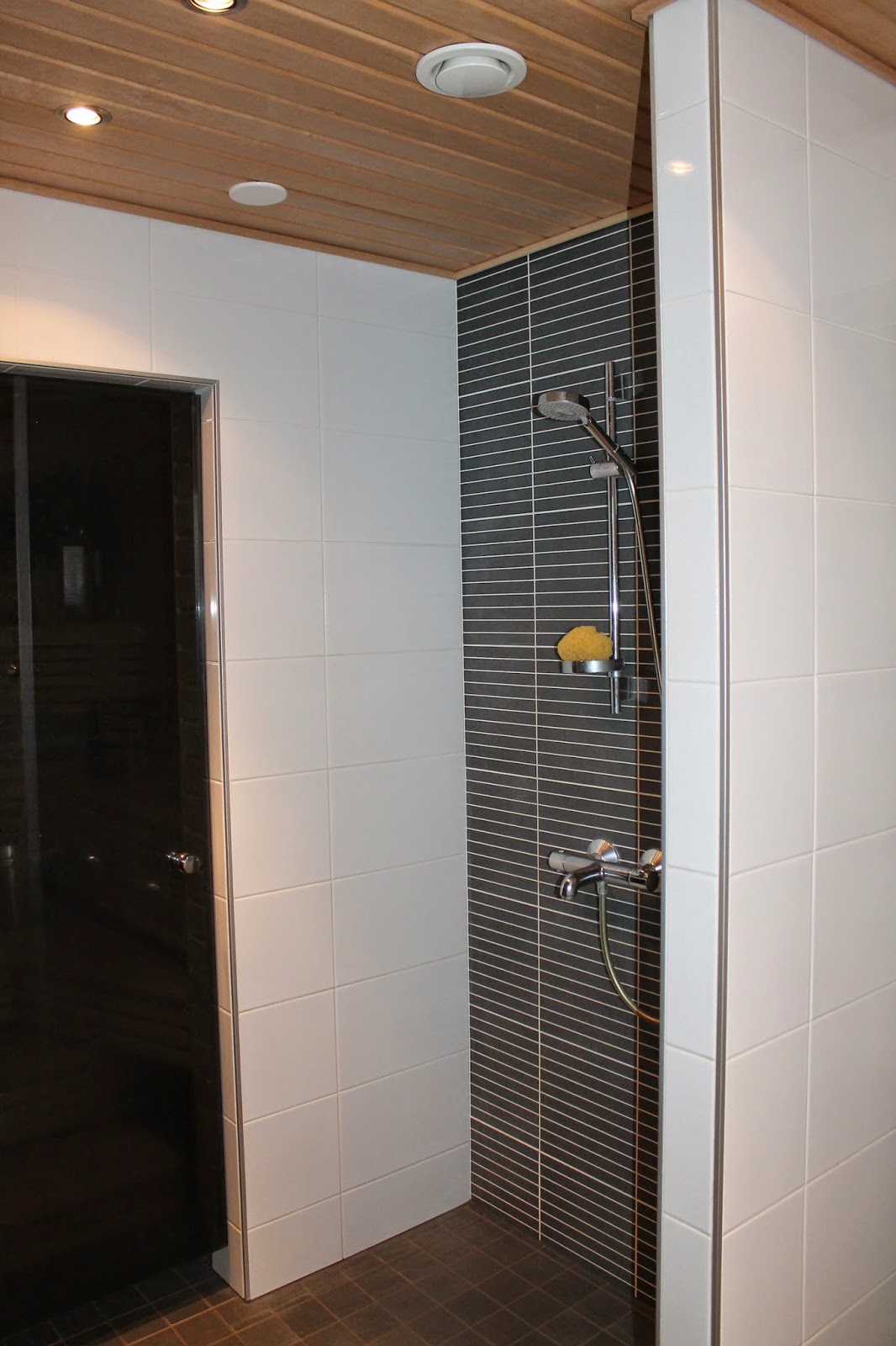 k o t i p o r s t u a: Pesuhuone & Sauna & Pukuhuone