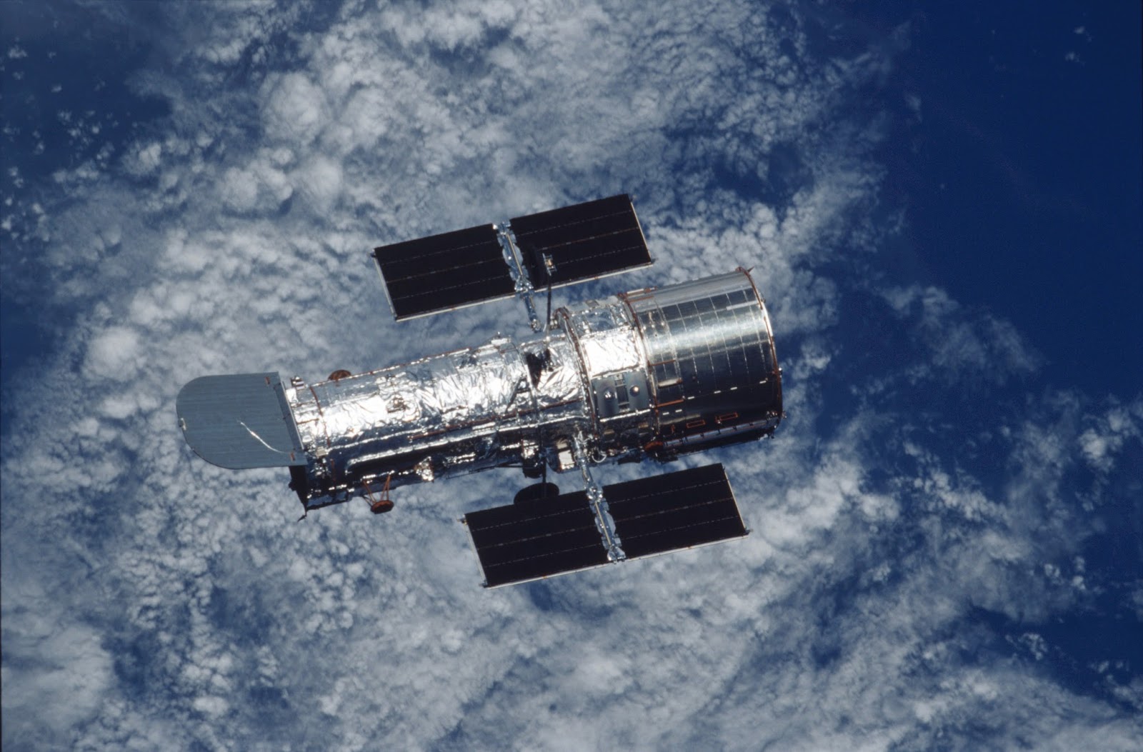 THE HUBBLE SPACE TELESCOPE H.S.T - wikii-Science