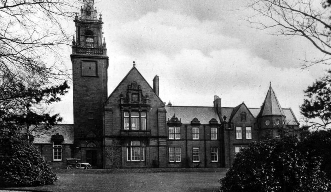 Tour Scotland: Old Photograph Spier's School Beith Scotland