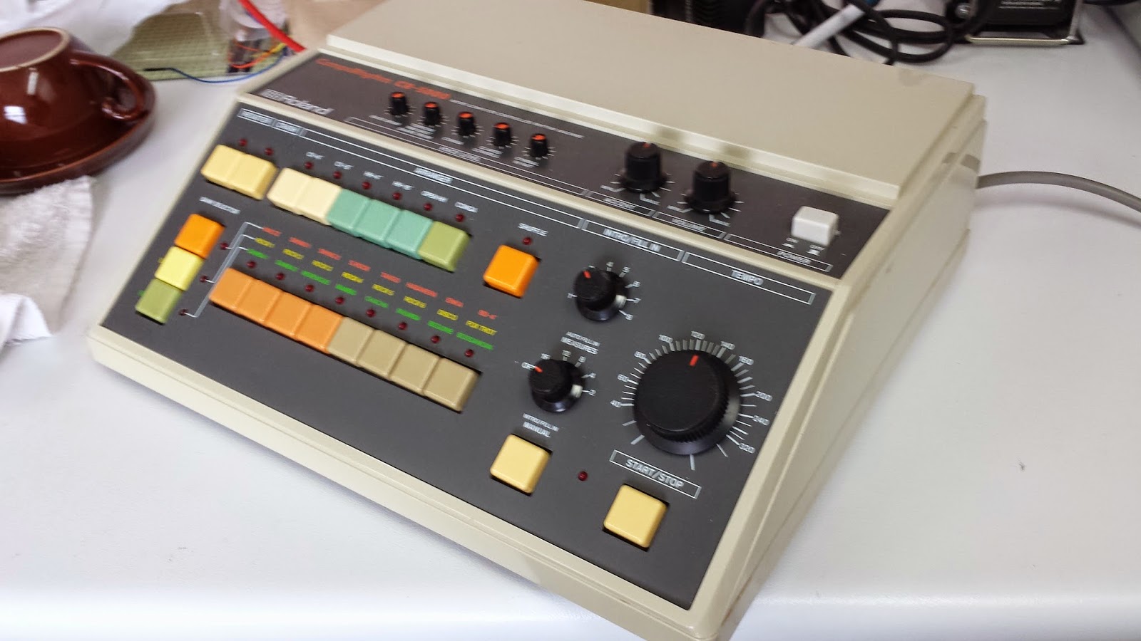 JonDent - Exploring Electronic Music: Roland Drum Machines - The Timeline