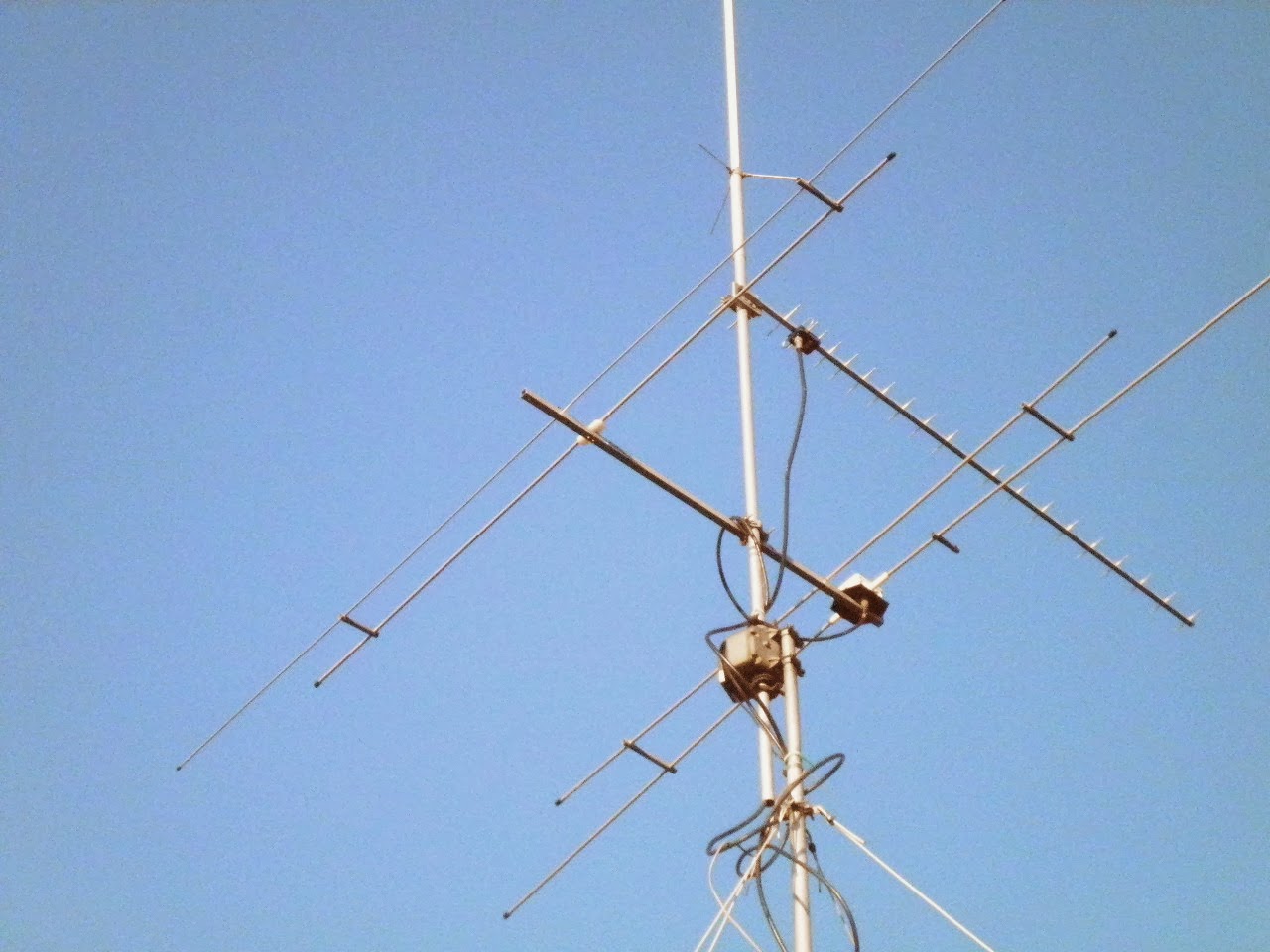 PA1BJ Antennes e.d.: Tri band yagi antenne voor 6, 4 en 2 meter band