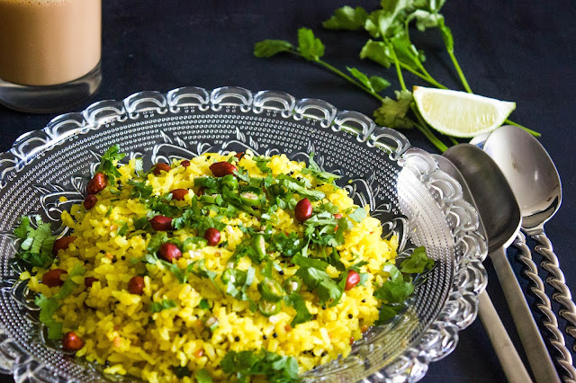 Lakshmi's Kitchen: Avalakki Oggaranne/Avalakki Chitranna/Plain Poha