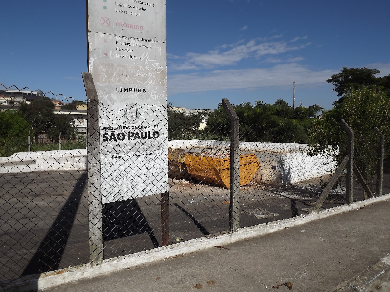 Revitalização do Cipoaba: Reciclagem,ecoponto e um tal,... Tiranossauro!